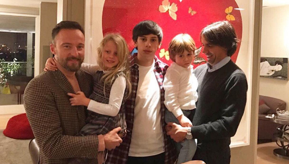 Natale in Casa Marcuzzi: tutti gli uomini della sua vita in posa