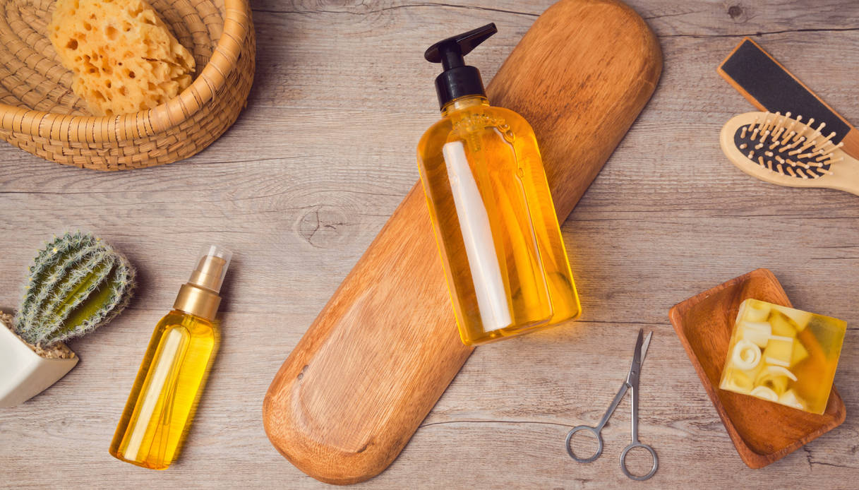 Capelli grassi: cause, rimedi, prodotti specifici