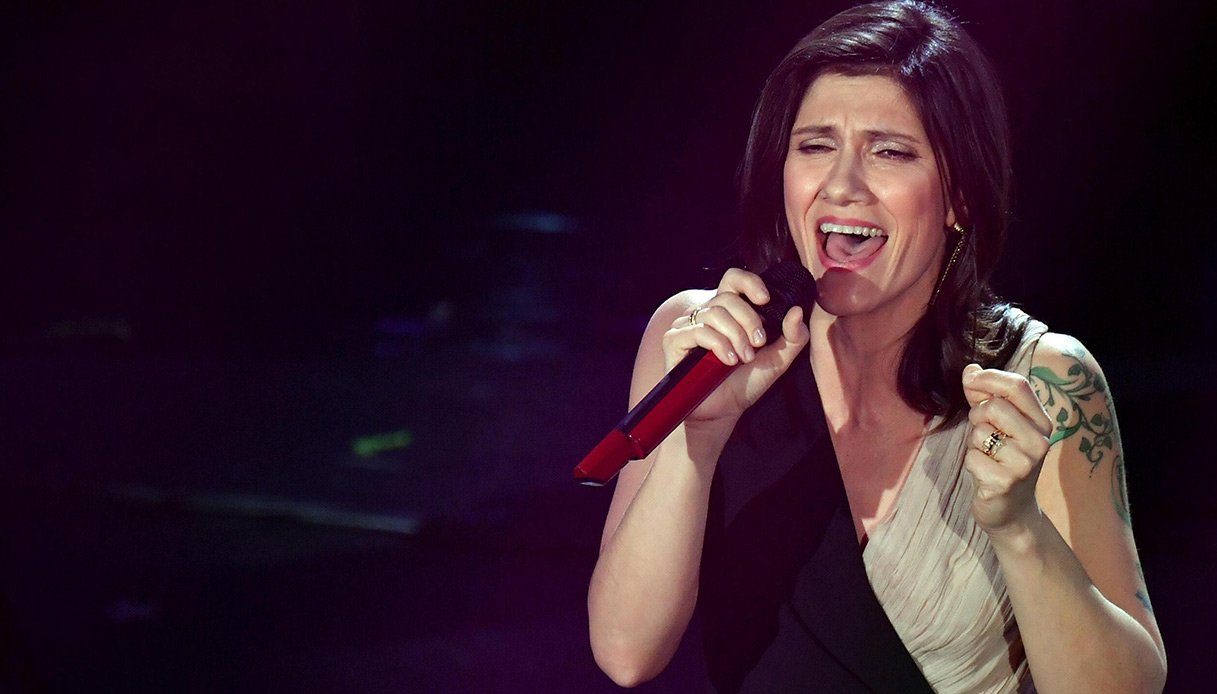 Elisa, 43 anni tra carriera, amori e successi