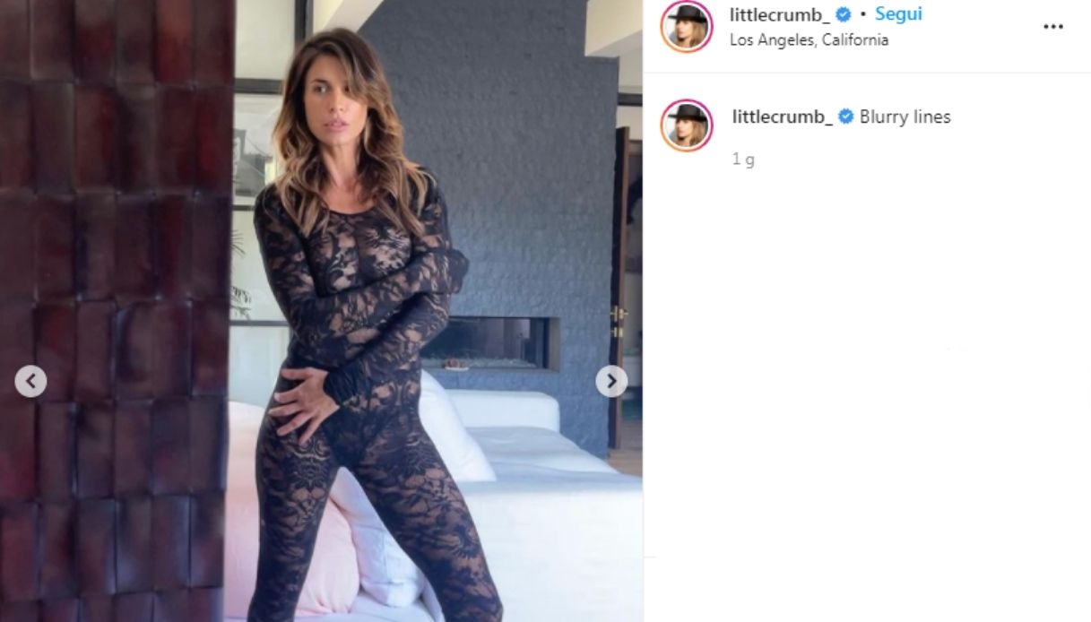 Elisabetta Canalis, la tuta in pizzo e trasparenze su Instagram