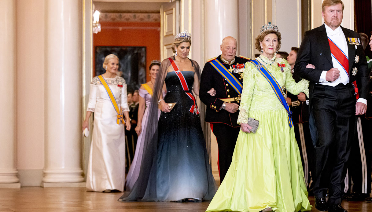 Maxima d'Olanda, trasparenze e diadema inestimabile al gala di Oslo