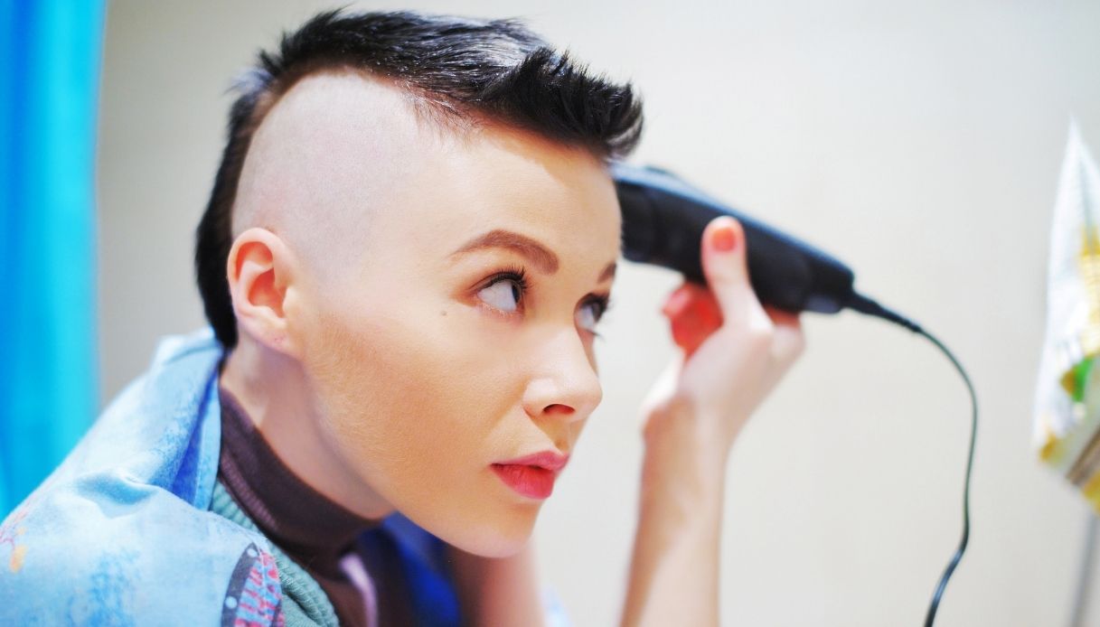 Taglio capelli rasati donna buzz cut: cosa c'è da sapere