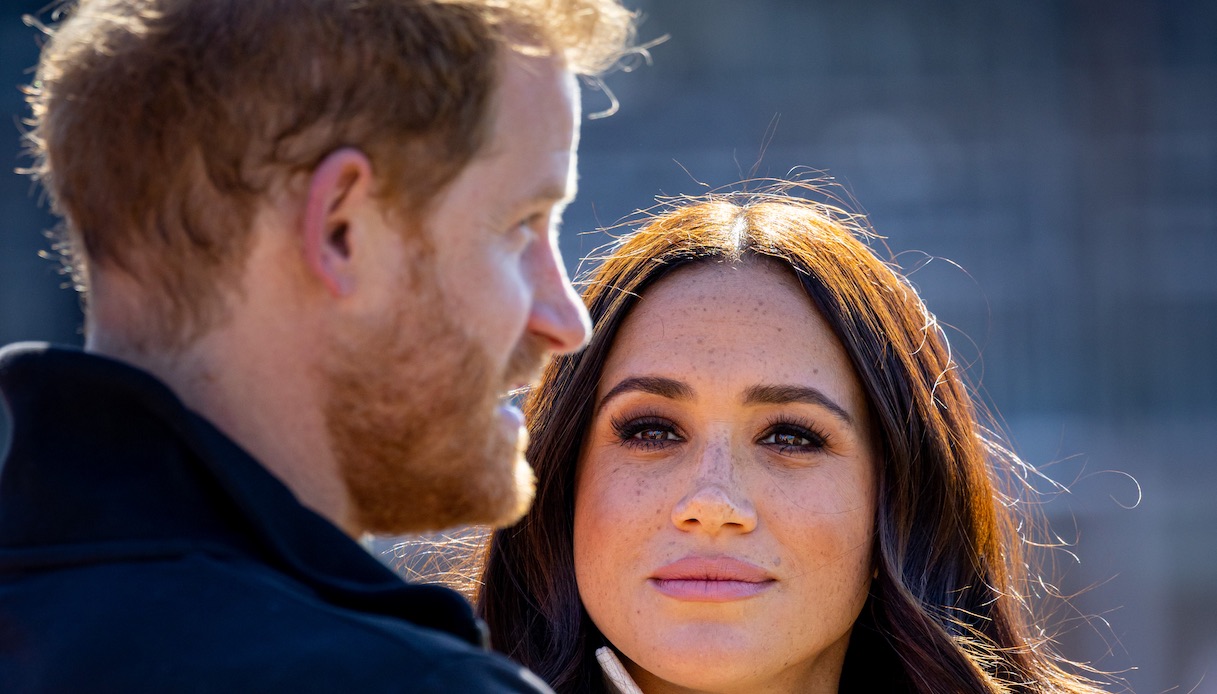 Meghan e Harry, le frecciate alla Corona con il loro ritorno in Europa