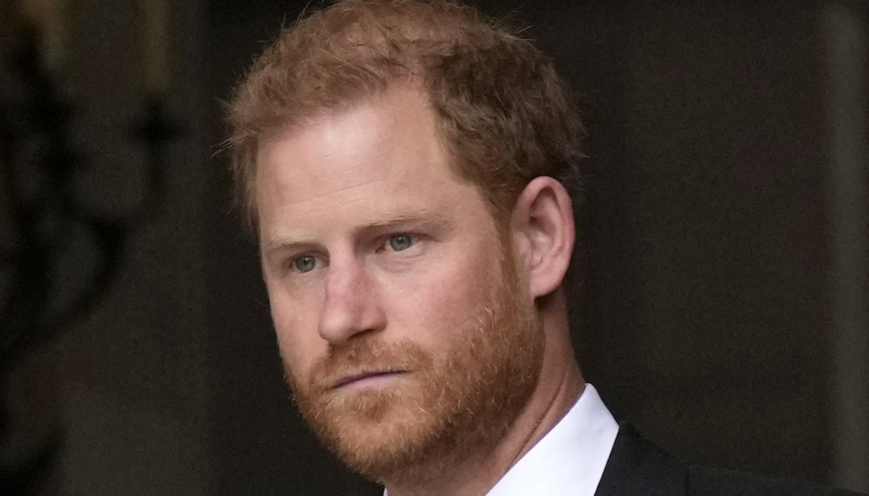 "Harry ha dovuto trattenere le lacrime": lo sgarbo della Royal Family