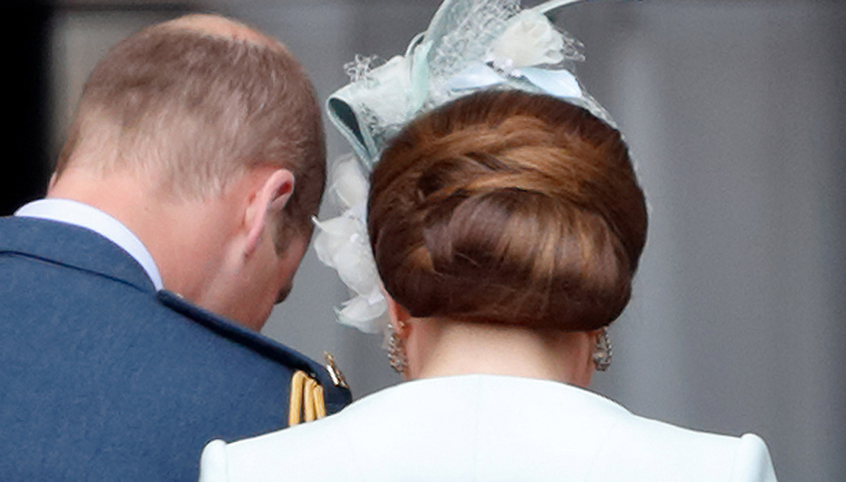 Kate Middleton, il suo trucco geniale per i capelli raccolti costa 0,21 ...