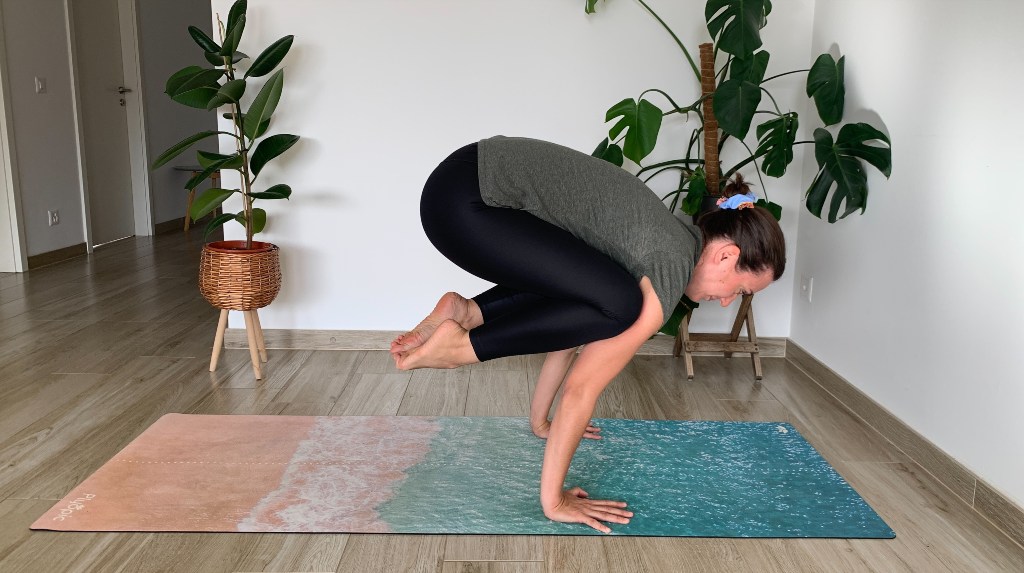 Yoga: come eseguire la posizione del Corvo