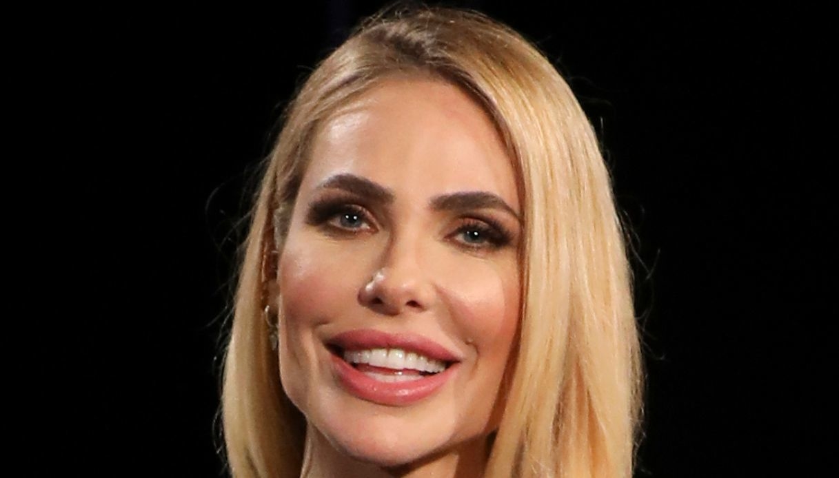 Ilary Blasi, le foto del bacio con Bastian: chi è il nuovo amore