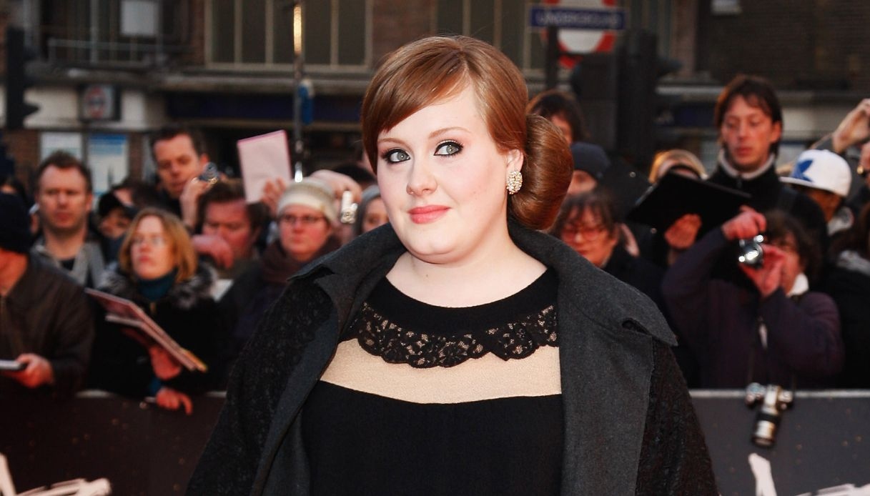 Adele compie 35 anni: l'evoluzione del suo look e i grandi cambiamenti