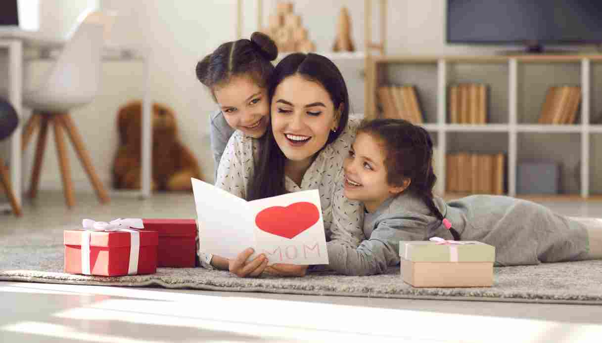 Le frasi celebri per la festa della mamma: citazioni e aforismi