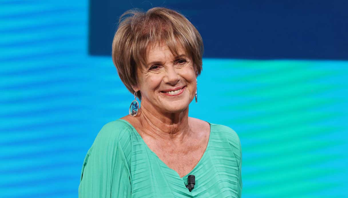 Alice nel Paese delle Meraviglie, la preziosa poesia di Lella Costa