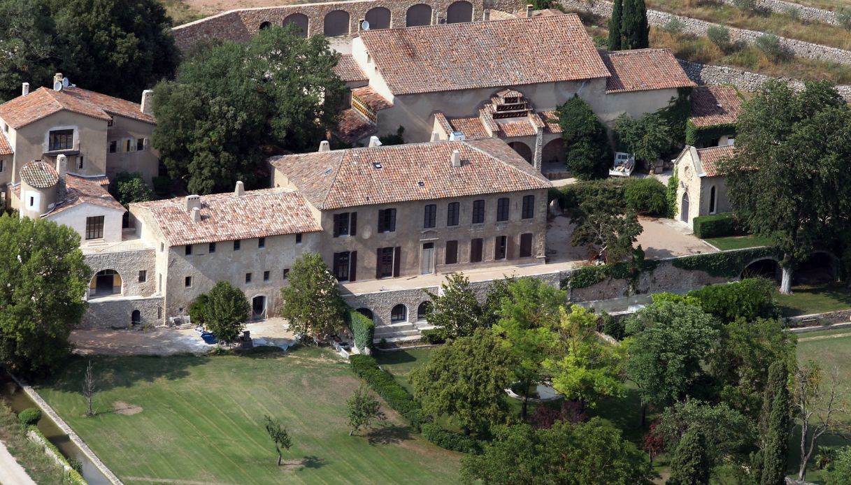 Dentro Chateau Miraval, la tenuta di Angelina e Brad