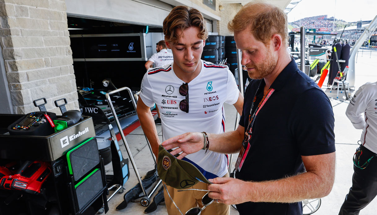 Harry e Meghan Markle, matrimonio a pezzi: lui se ne va da solo al GP