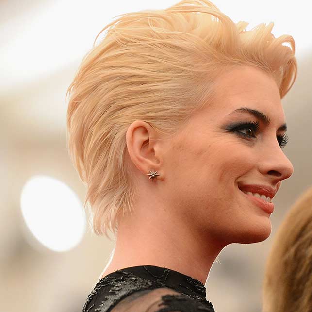 Taglio Di Capelli Pixie Anne Hathaway Indietro