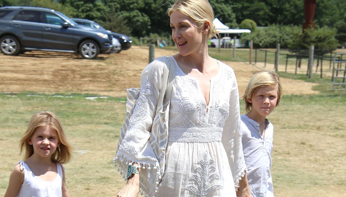 Chi è Kelly Rutherford: da star di Gossip Girl alle sfilate di moda