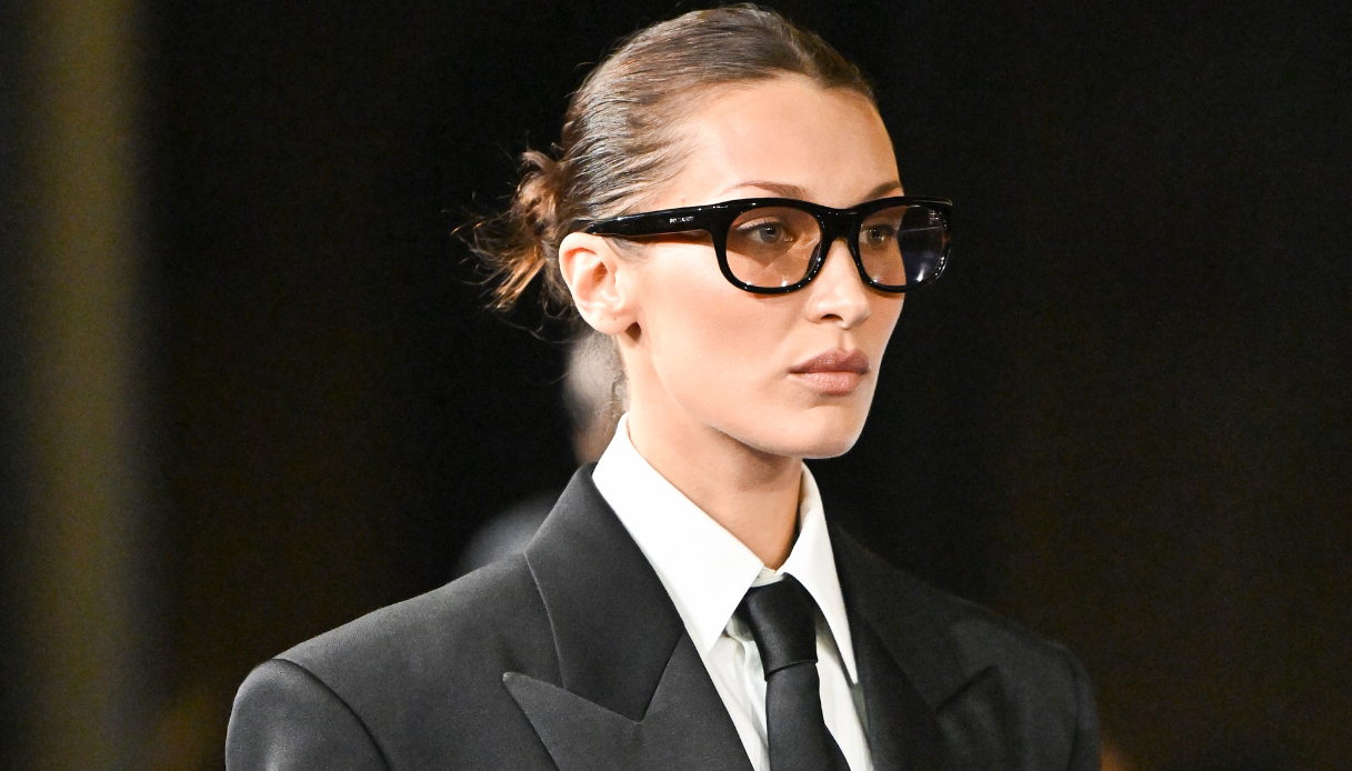 Paris Fashion Week: Bella Hadid torna in grande stile e conquista Saint ...