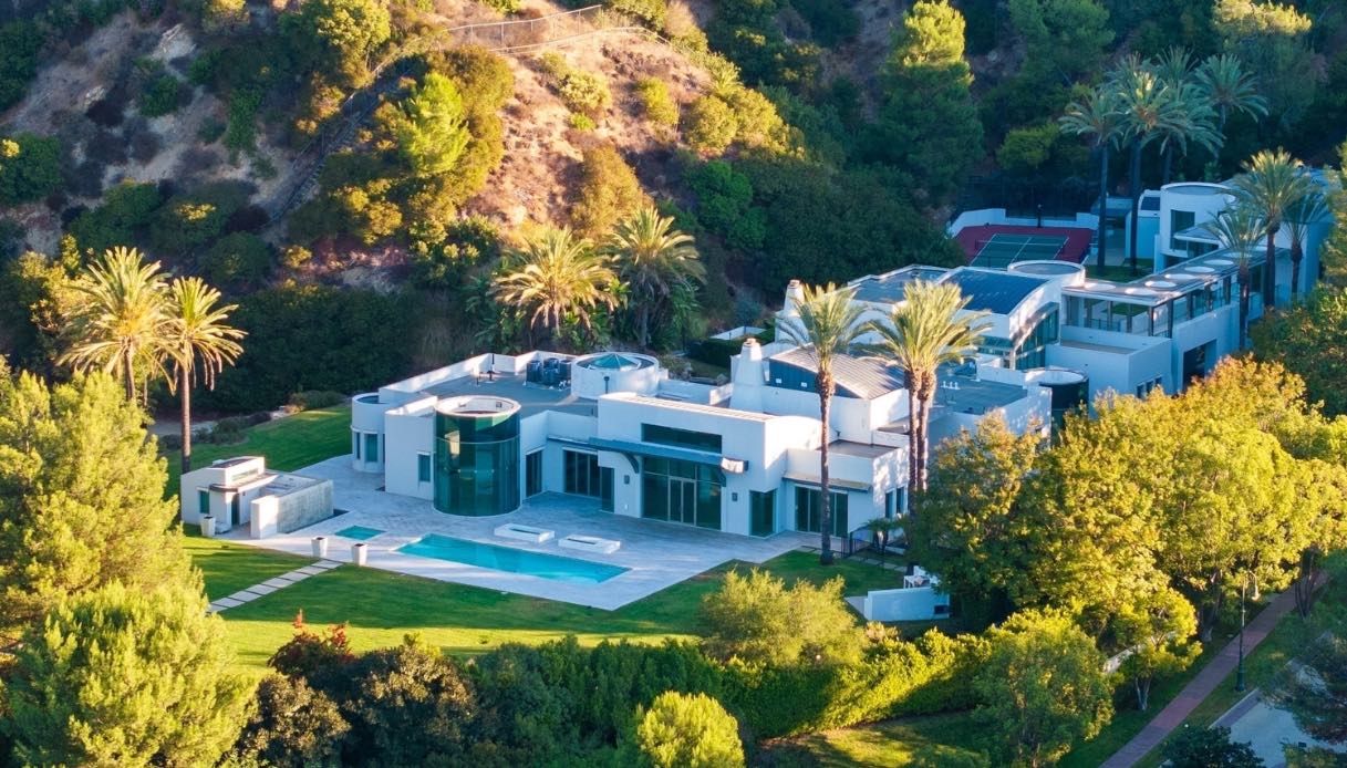 Villa Di Kanye West Kim Kardashian And Kanye West's New House Home