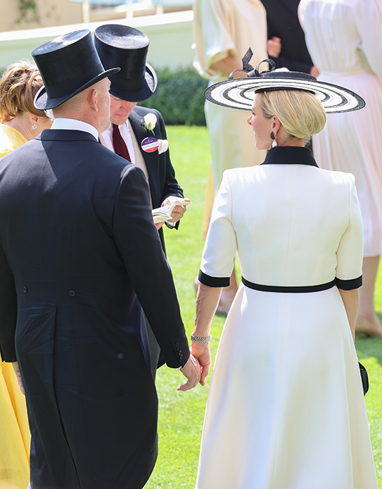 Re Carlo, la donna che ha il privilegio di baciarlo e ha conquistato il ...