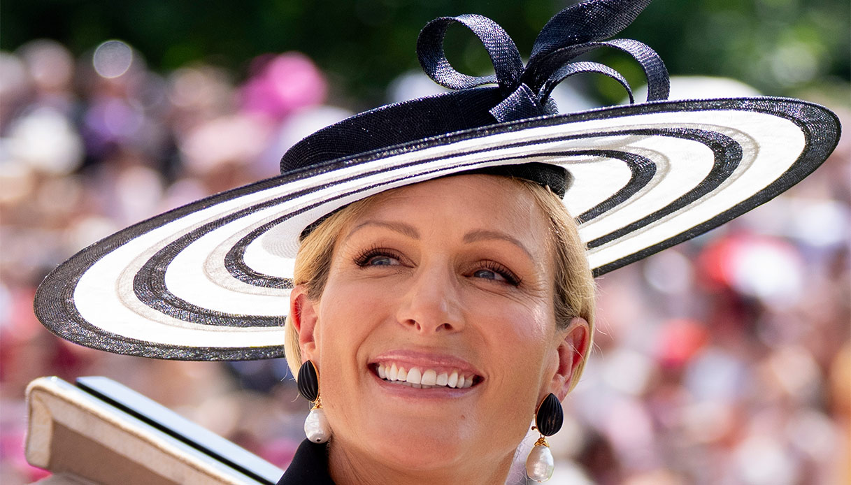 Re Carlo, la donna che ha il privilegio di baciarlo e ha conquistato il ...