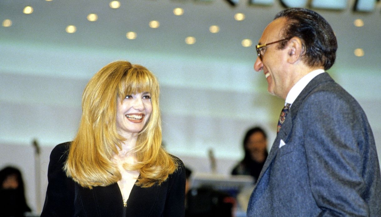 Lorella Cuccarini compie 60 anni, ieri e oggi: come (non) è cambiata