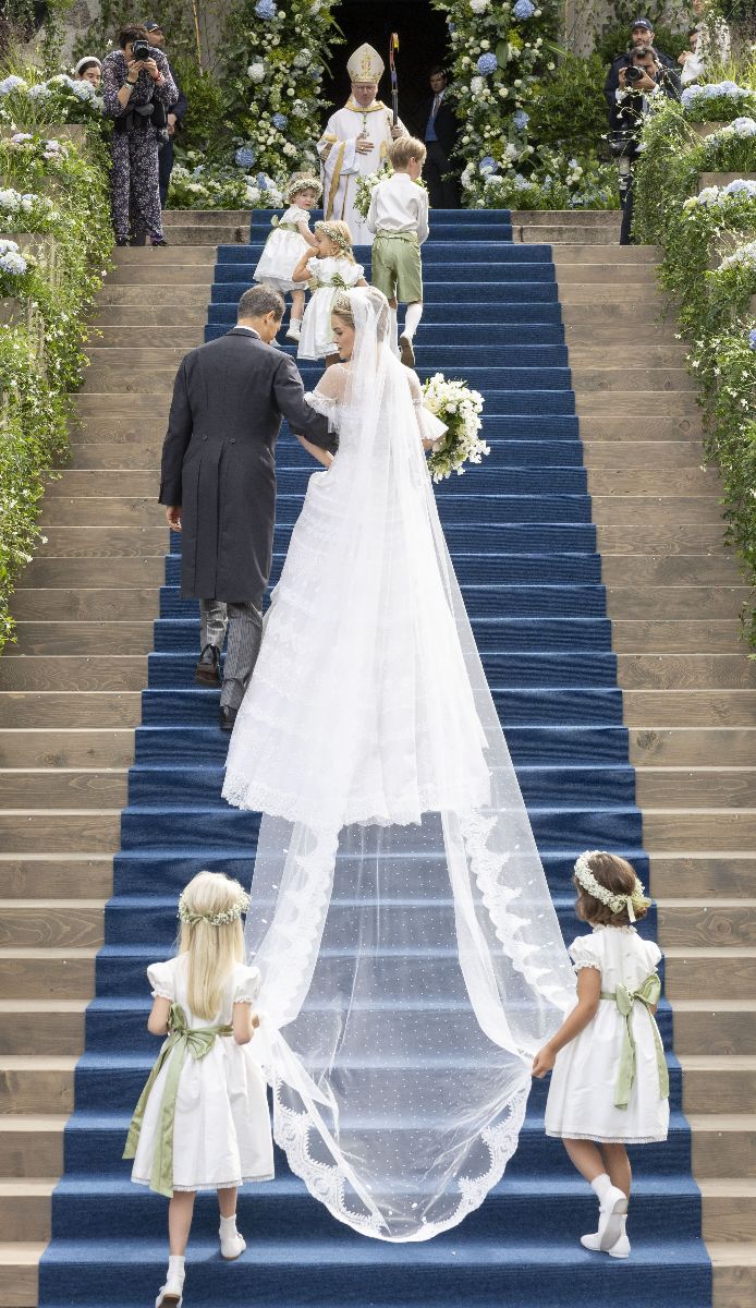 Maria Carolina del Liechtenstein si è sposata, la tiara da sogno e l ...