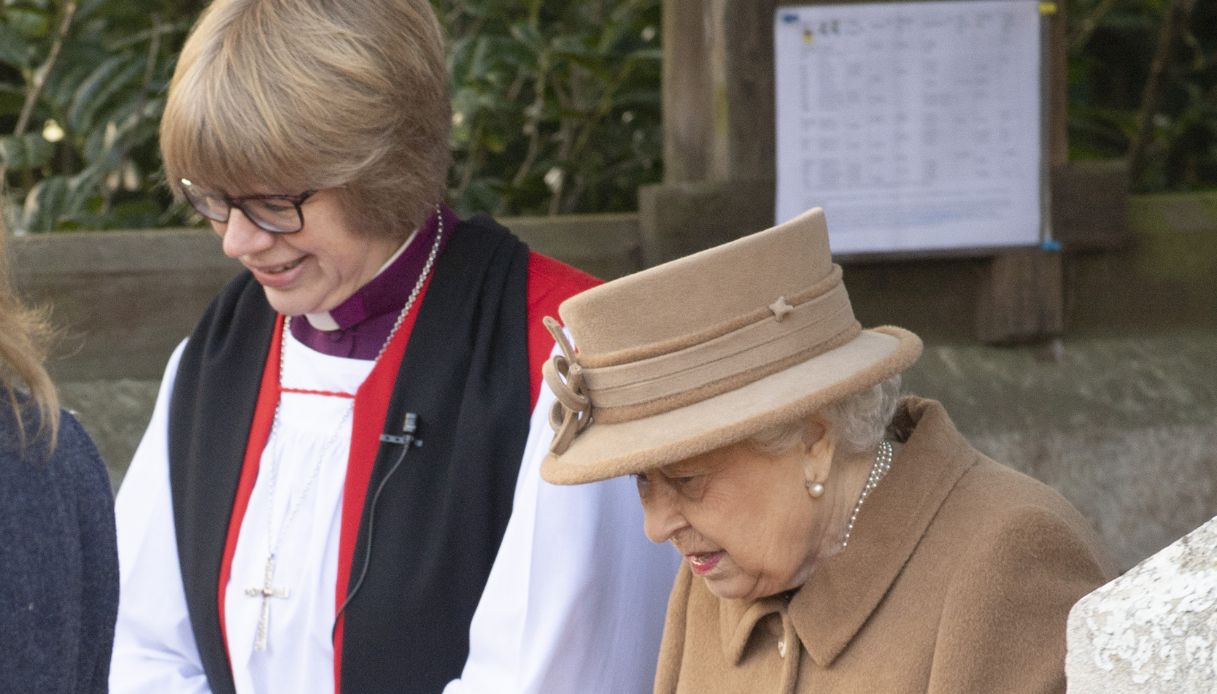 Una donna per la prima volta a capo della Chiesa, chi è Sarah Mullally, arcivescova di Canterbury