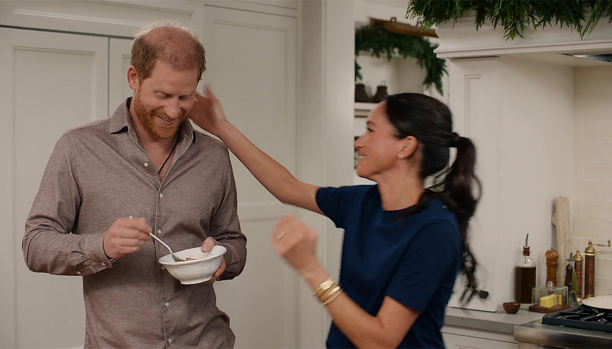 Re Carlo, l'apparizione imbarazzante di Harry con Meghan Markle