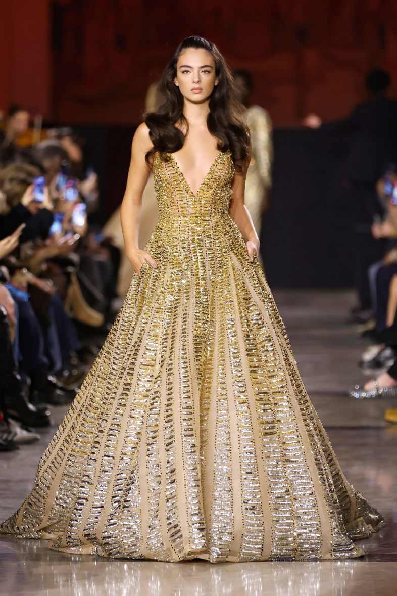 Deva Cassel d'oro vestita conquista la passerella: il gran ritorno alla ...